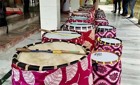 ঢাকের মহিমা : রিঙ্কি সামন্ত